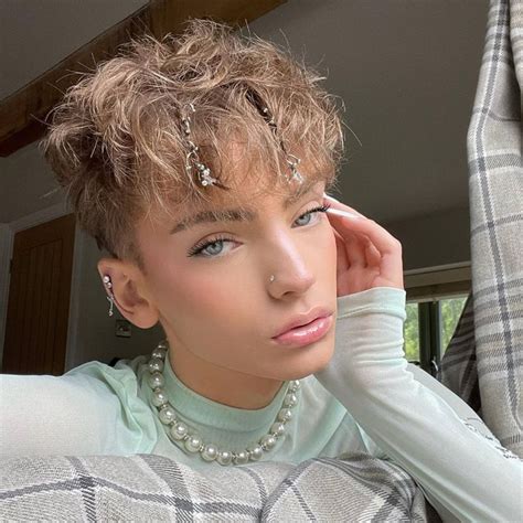 Untitled Gender Fluid Hairstyles Trans Hairstyles Male Makeup Aesthetic