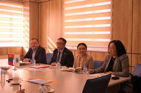 ОЛОН УЛСЫН ЭРХ ЗҮЙН ХӨГЖЛИЙН БАЙГУУЛЛАГА Idlo ЫН СУУРИН ТӨЛӨӨЛӨГЧ СТИВЕН КЕНТИЙГ ХҮЛЭЭН АВЧ