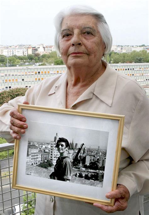 La Chica Del Fusil La Intensa Vida De Marina Ginestà Contada Por Su