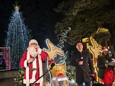 Запалиха светлините на коледната украса в Генерал Тошево Дебати