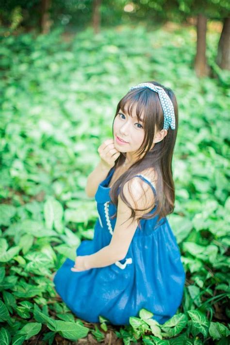 13張美女照片，公園旁美女散步讓人禁不住憐香惜玉 每日頭條