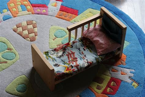 The Brooding Hen Toy Bed