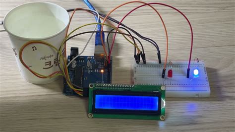 생각하고 만드는 아두이노 책앤써북 토양 수분 센서를 활용하여 I2c Lcd에 데이터값을 출력해 보기 실습 동작