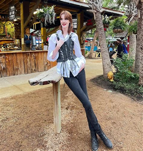 Woman With Worlds Longest Legs Shares Struggles She Faces When Dating Men Us News Ladbible