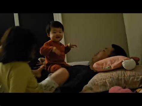 아빠가 일찍 자러 들어가기 싫은이유 인간 장난감 뺨맞기 YouTube