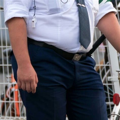太め男性警察官の可愛いチンボがいいモッコリしているなぁ～～ ぽっちゃり男性 男性 男性警察官