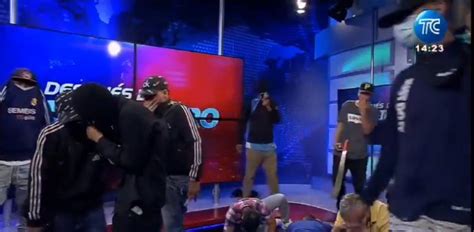 Encapuchados Armados Toman Canal De Televisión En Ecuador En Una