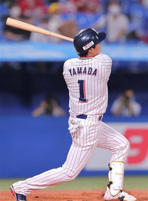 5回、2点本塁打を放つヤクルト・山田哲｜ヤクルト・山田哲、全快弾！前日 写真11｜sanspocom（サンスポ）