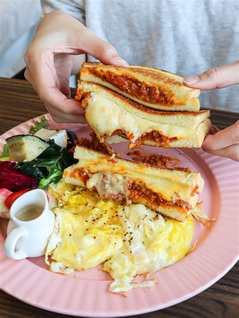阿飛brunch台中車站周邊必吃大份量早午餐。必點流心熱壓吐司 艾瑞絲的吃貨日常