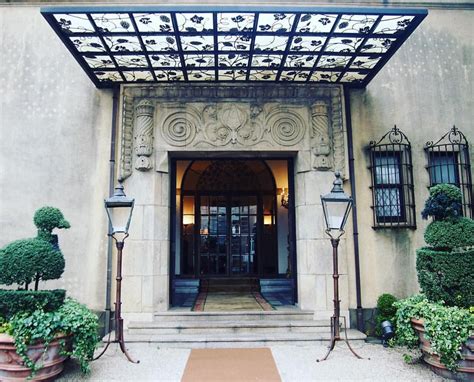 Entrance Facade Garage Doors Structures