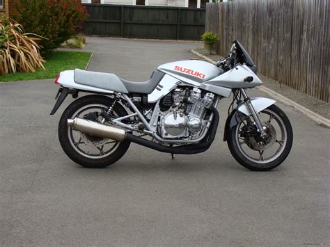 Fichas de motos clásicas Suzuki GSX 1100 S Katana 1981