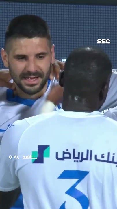 ميتروفيتش برأسية هادئة يهدي الهدف الأول للهلال الهلالالخليج ‏⁧‫دوري