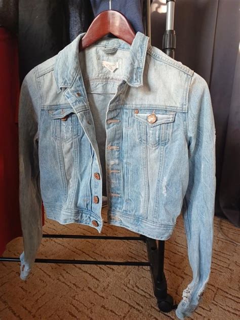 Джинсовая куртка — ціна 100 грн у каталозі Куртки Купити жіночі речі за доступною ціною на Шафі