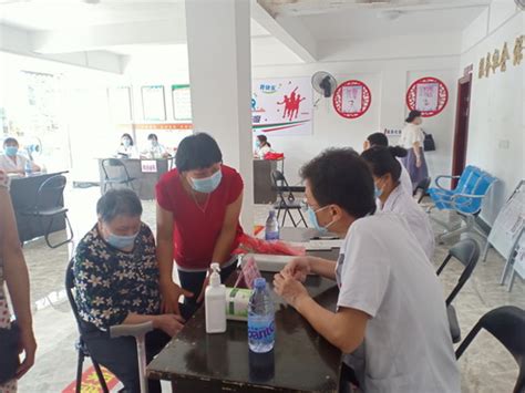 健康到户到古田县为贫困户开展精准健康扶贫 福建海峡科化股份有限公司