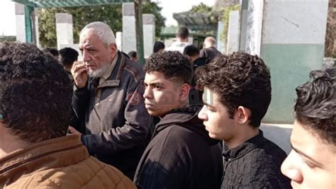 طلاب الثانوية العامة يشيعون جثمان زميلهم المتوفى في حادث ببورسعيد صور