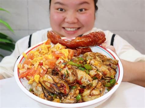 辣椒炒生蚝，西红柿炒鸡蛋，外加一根烤猪大肠，今天吃美了 楊小婷 楊小婷 哔哩哔哩视频