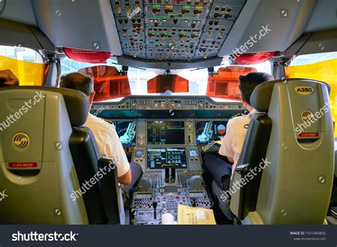Airbus A350 Cockpit Imágenes Fotos De Stock Y Vectores Shutterstock