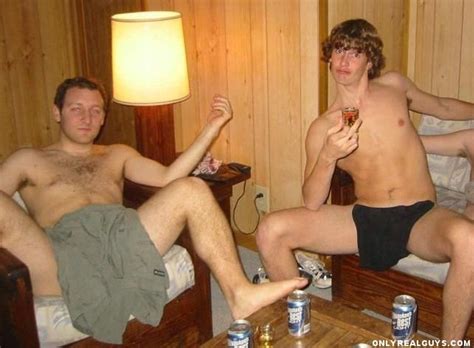 More Straight Guys Caught Naked Photo Gallery Porn Pics Sex Photos
