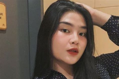 Pakai Kemben Putih Potret Seksi Rosa Meldianti Pamer Ketiak Mulus Justru Bikin Salfok Stylo