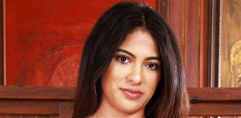 Reyna Belle Biographywiki Age Height Career Photos And More