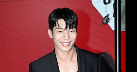 사진 위하준 시원스런 미소