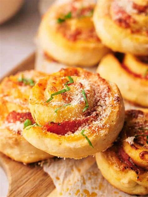 Easy Vegetarian Pizza Rolls With Delicious Toppings Splash Of Taste Vegetarian Recipes