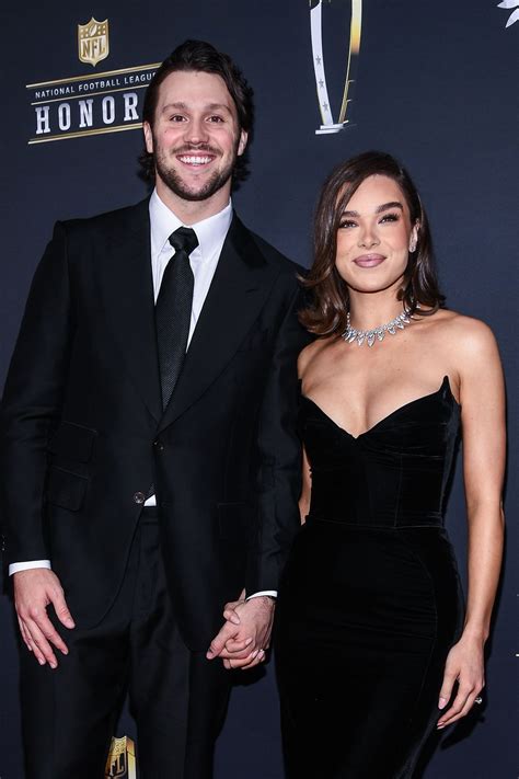 Hailee Steinfeld Displays Her Cleavage At Nfl Honors In New Orleans