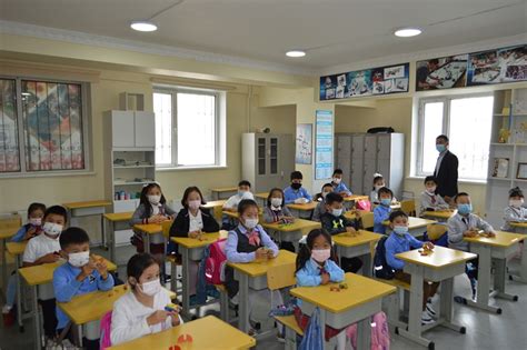 Оюуны оньс сургуулийн нийт сурагчид эрдэмтэн багш нар эцэг эхчүүддээ 2020 2021 оны хичээлийн