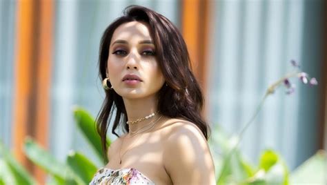 বন্ধুদের সঙ্গে কোথায় ঘুরতে গেলেন মিমি