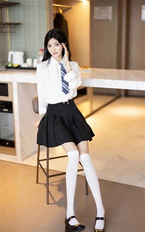 揭秘青春穿搭秘籍：如何轻松打造既显年轻又不失少女感的时尚风格！