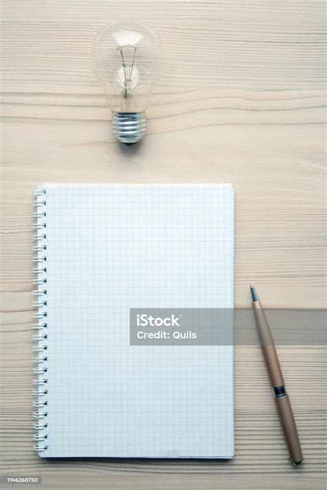 그 위에 패드와 전구 아이디어와 창의력의 개념 브레인스토밍 기호 전구에 대한 스톡 사진 및 기타 이미지 전구 메모장 비어 있음 Istock