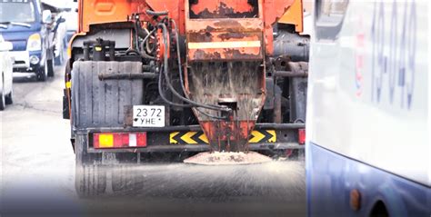 ХОТ 298 ажилтан 10 орчим техникээр зам талбайн цас цэвэрлэж байна