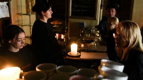 우크라 전쟁 러시아의 전력망 공격으로 정전 예상 만반의 준비해야 Bbc News 코리아