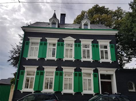 RAL Classic Traffic green RAL 6024 paint color