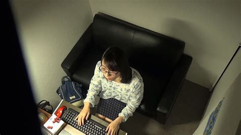 ネットカフェで性欲爆発変態オナマニア 男に聞かれるかもしれないスリルで興奮イキする女たち 噂の検証盗撮記録4時間 エロ動画・アダルトビデオ