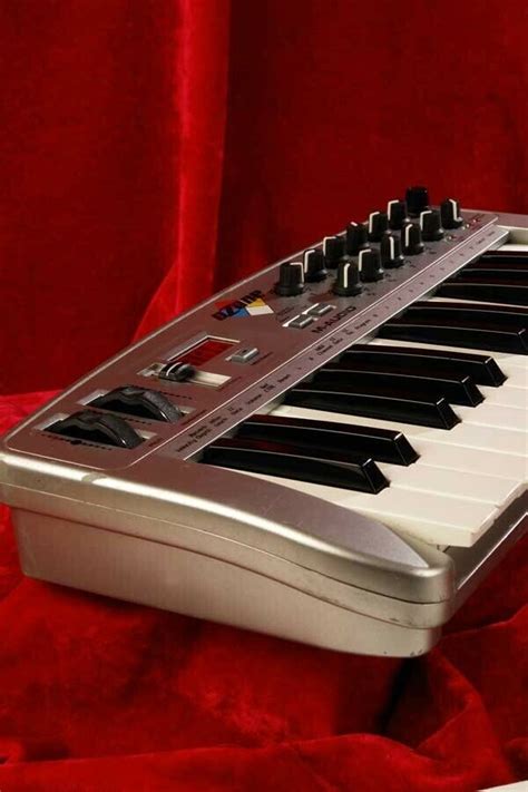 Complete M Audio Ozone Midi Usb Keyboard Controller Ebay