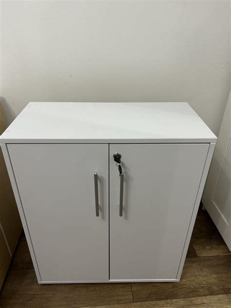 Біла тумбочка — ціна 1300 грн у каталозі Тумби Купити товари для дому та побуту за доступною