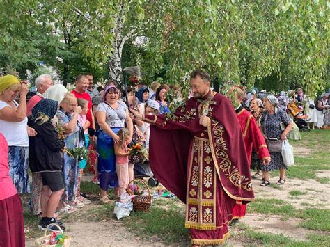 Сьогодні християни відзначають Медовий Спас ФОТО