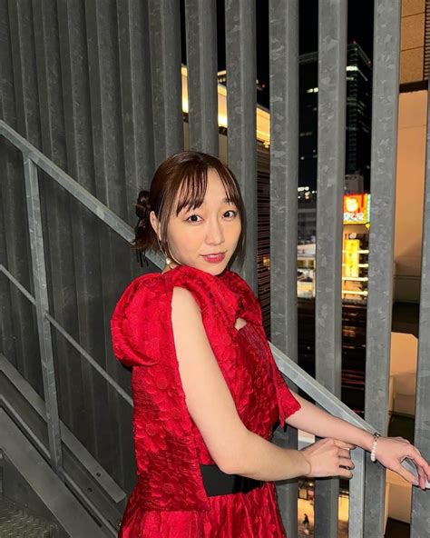 須田亜香里さんのインスタグラム写真 須田亜香里instagram 「真っ赤なドレス🌹 2023年12月2日 タワーレコード梅田nu茶屋町