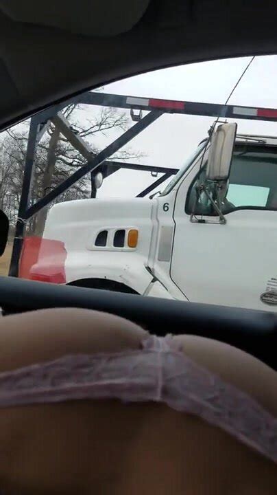 Amadora Exibindo A Buceta Para O Caminhoneiro Na Estrada Cnn Amador