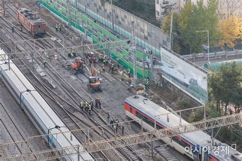 [포토]무궁화호 탈선 선로 복구 작업 아시아경제