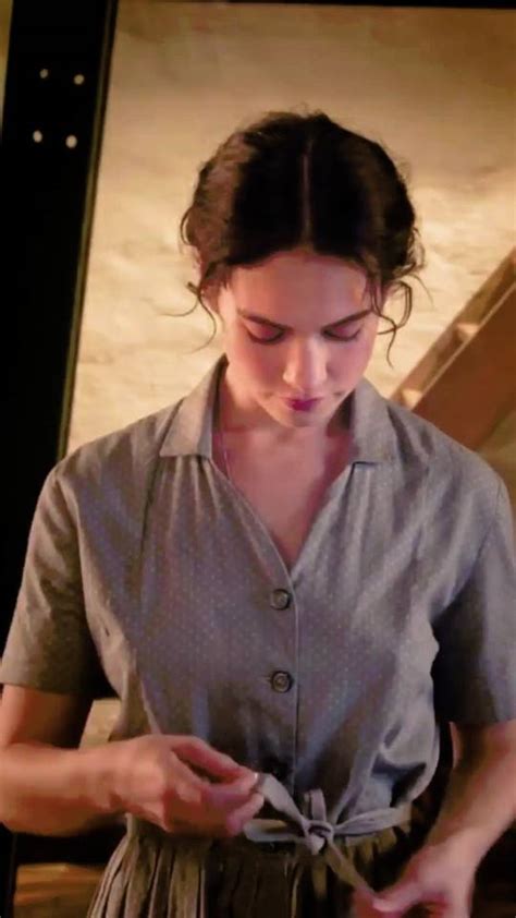 Lily James Scrolller