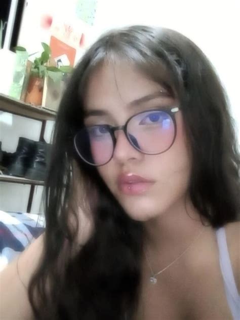 Serena Cute Cam Model Free Live Sex Show And Chat Stripchat