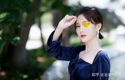 名门泽佳李一桐身材好匀称一袭藏蓝色方领套装效果优雅大方 知乎