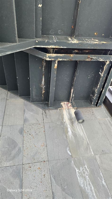 철계단에 현무암 시공했는데 시멘트 물이 흘러요 지식in