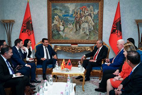 Средба на премиерот Заев и владина делегација со претседателот на Парламентот во Албанија Ручи