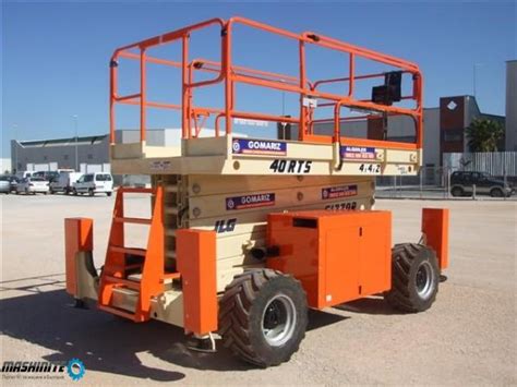 Машините Дизелова ножична вишка 12 м 500 кг под наем