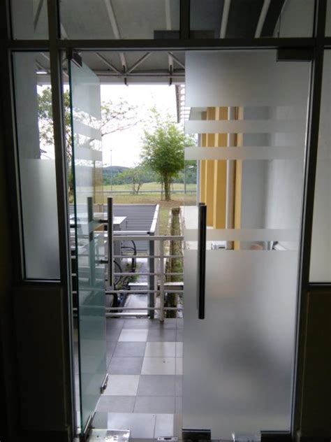 Install New Tempered Glass Door Pasang Pintu Kaca Kalis Pecah Services