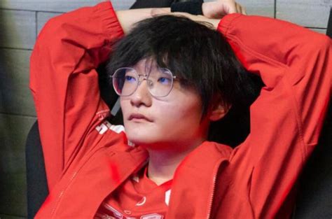 Rookie抽到doinb冠军皮肤，叫小天过来看，被吐槽故意带节奏