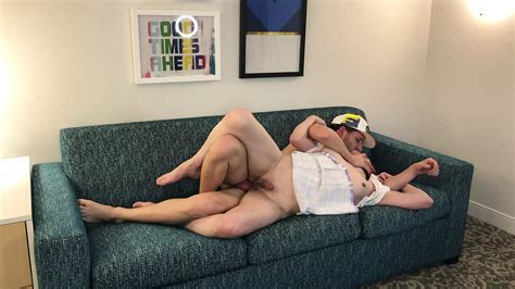 소파에서 하드코어 따먹히는 섹시한 겸둥이 트랜스 학생 xHamster